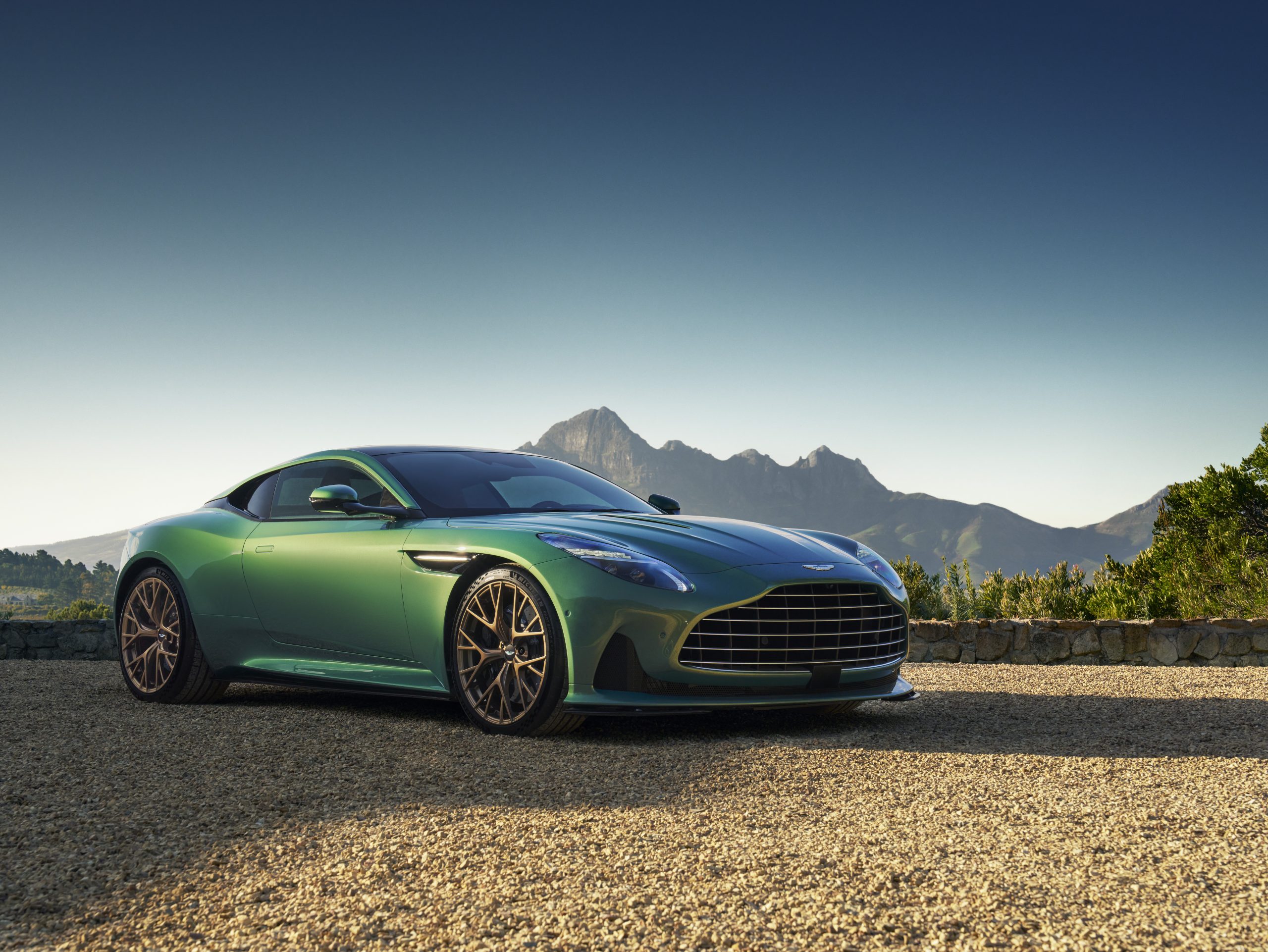 Aston Martin DB12: el arranque de una nueva generación de superdeportivos - $PORTADA