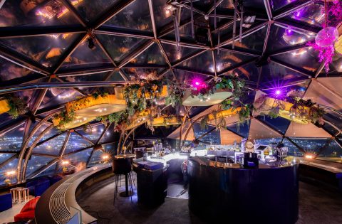 Skyfall El cocktail club 360° en la cúpula del Hyatt Regency Barcelona ...